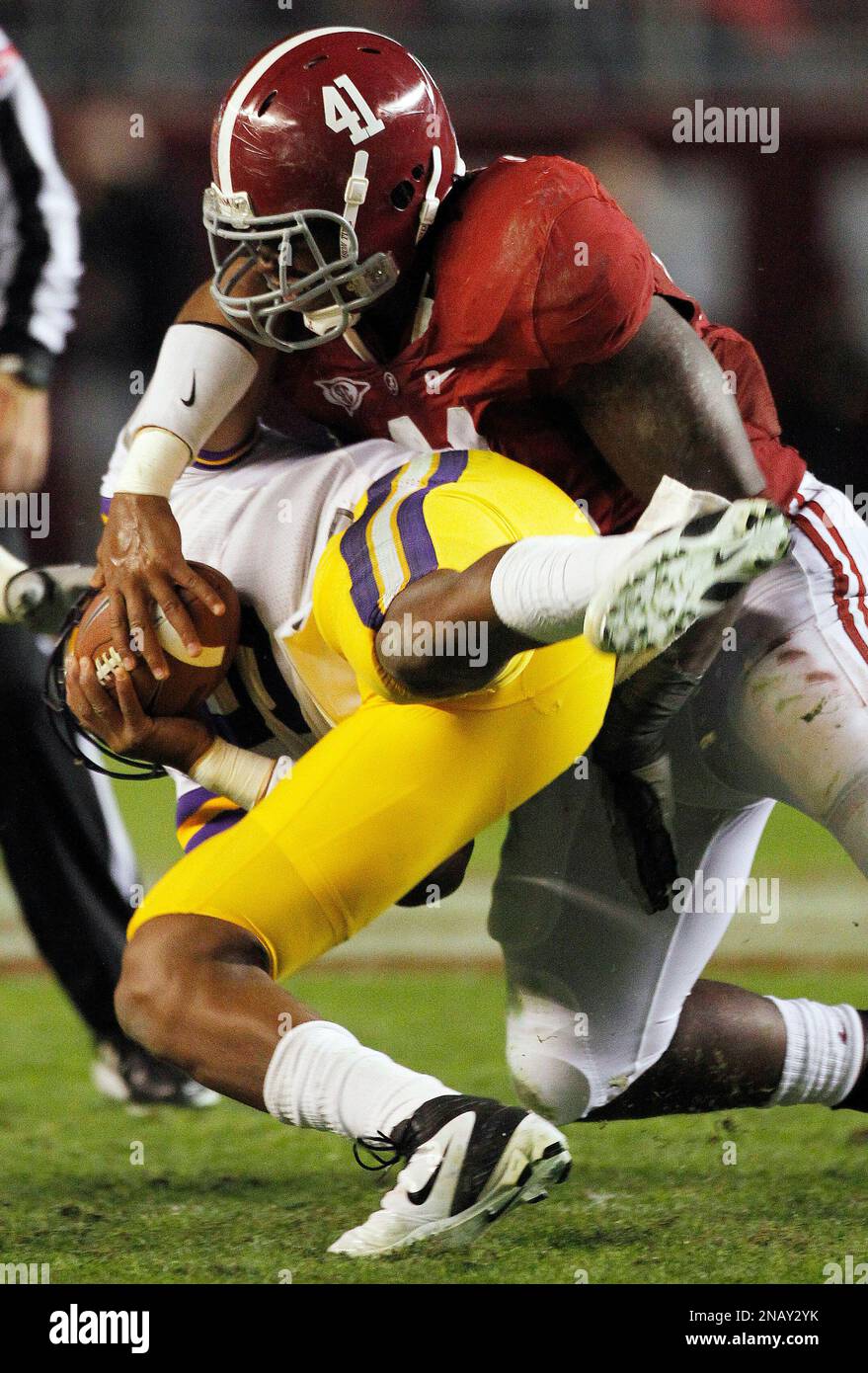 Alabama linebacker Courtney Upshaw (41) sacks LSU quarterback Jordan ...