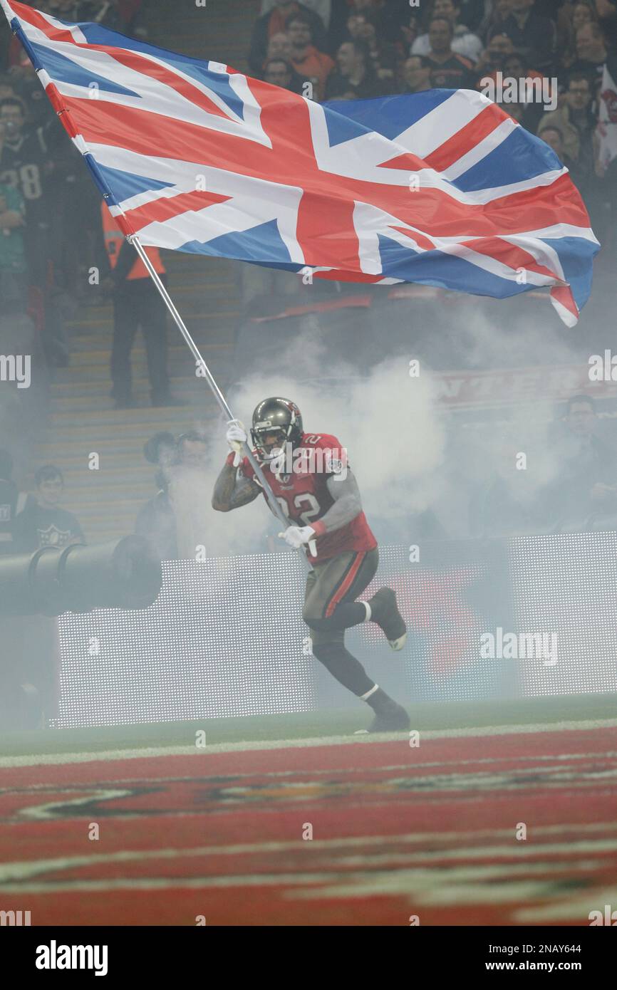 Tampa Bay Buccaneers tight end Kellen Winslow carries a British flag ...