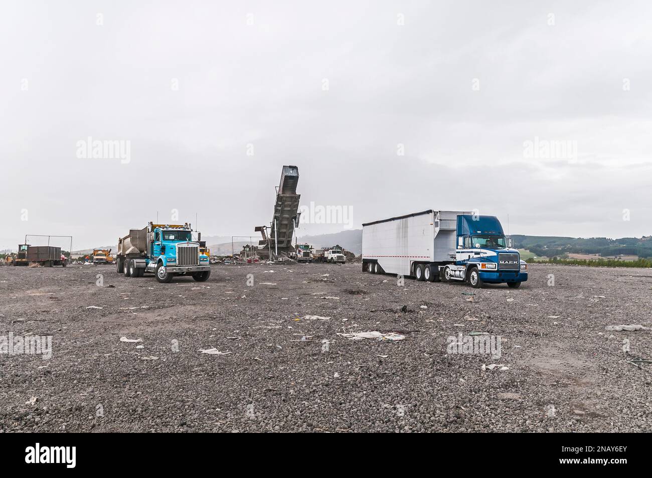 Big tipper hi-res stock photography and images - Alamy