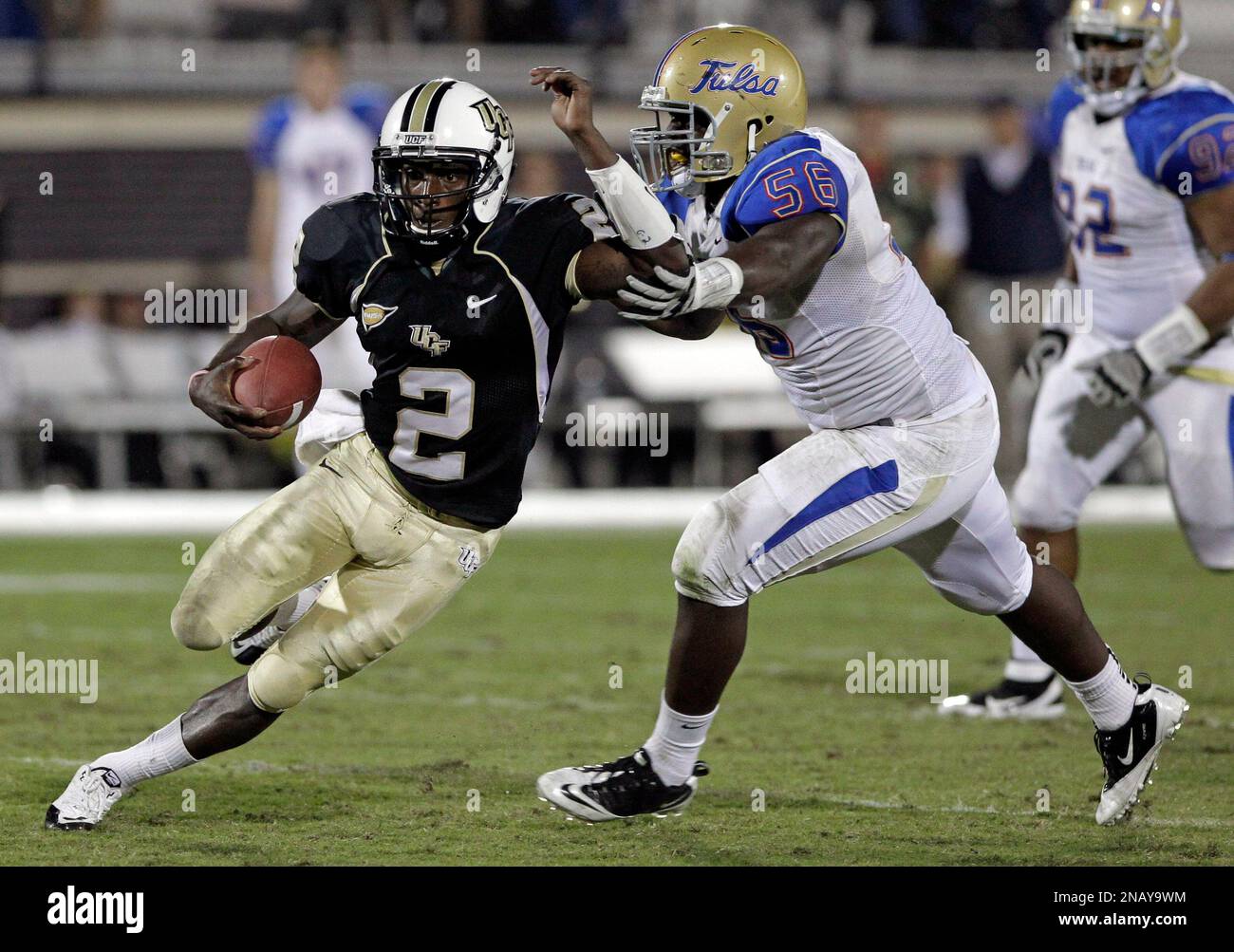 Central Florida quarterback Jeff Godfrey (2) scrambles for yardage past ...