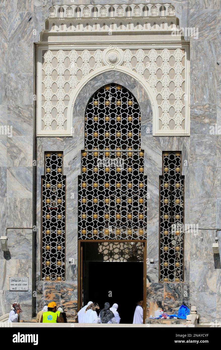 Muslim pilgrims head to the Grand Mosque for noon prays in Mecca, Saudi ...