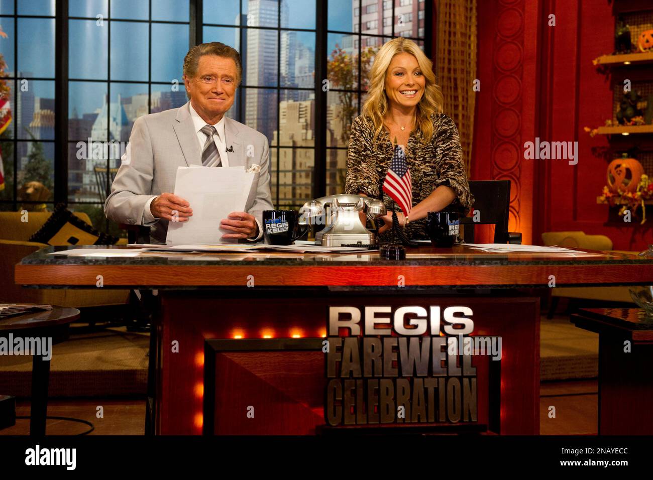 Regis And Kelly Set
