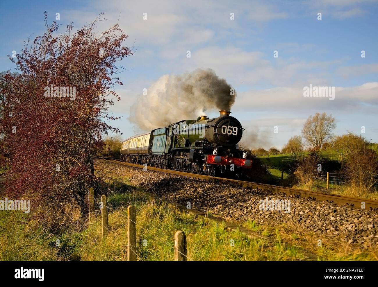 King Class Locomotive 6024 King Edward 1 passing Crofton Lock on a Main ...
