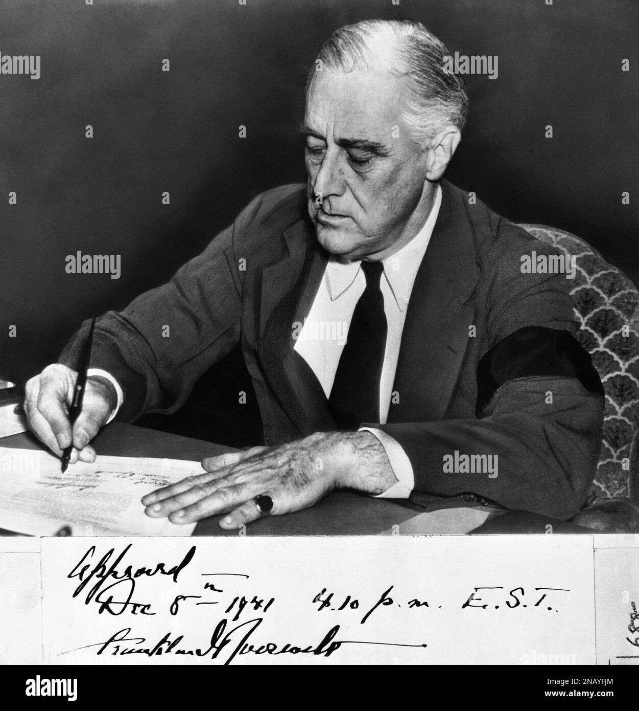 U.S. President Franklin D. Roosevelt signs declaration of war against ...