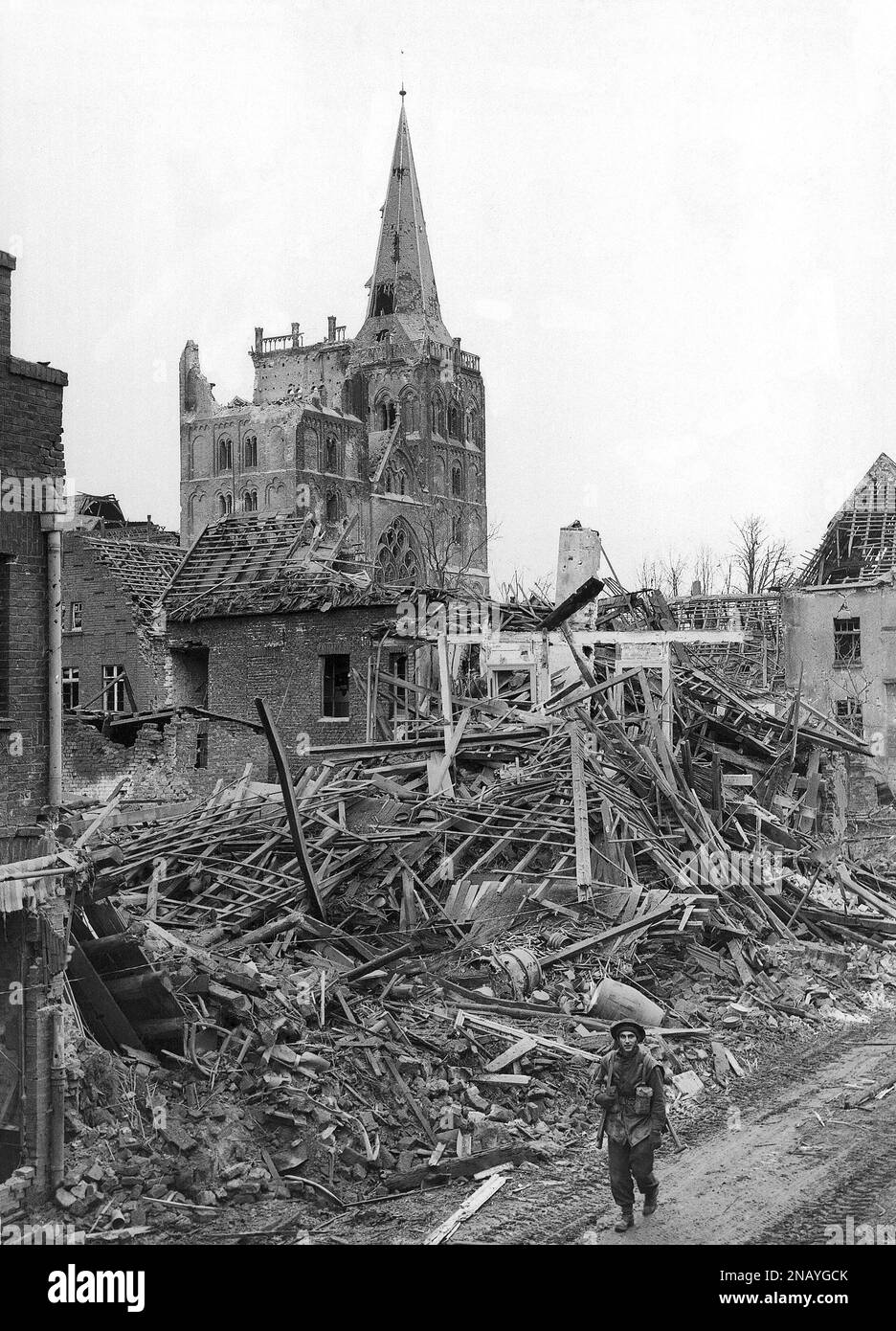British and Canadian troops are in possession of Xanten, old Roman City ...