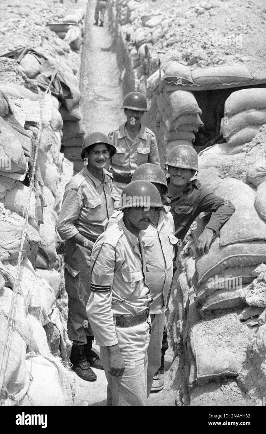 Iraqi soldiers on the Southern front in Iraq with Iran on June 18, 1984 ...