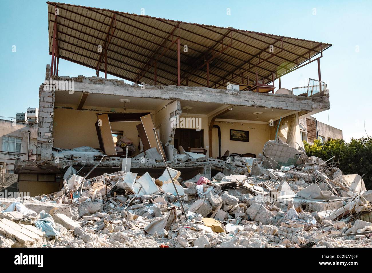 Turkey earthquake 2023 collapsed hi-res stock photography and images ...