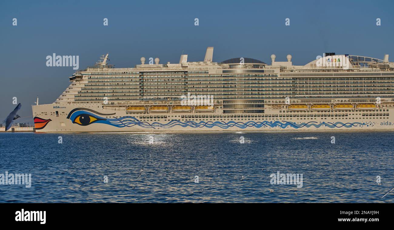 Mina port doha hi-res stock photography and images - Alamy