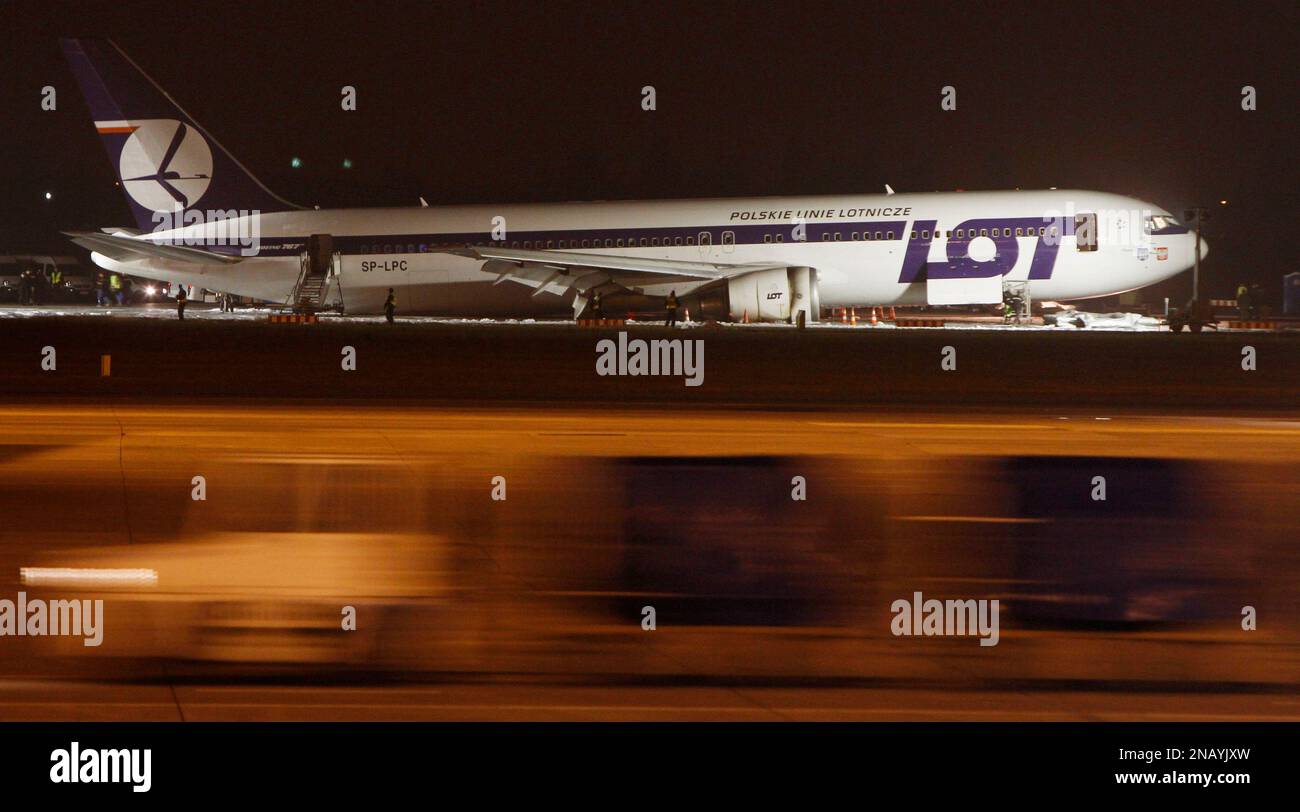 The Boeing 767 of Polish LOT airlines, which made an emergency landing ...