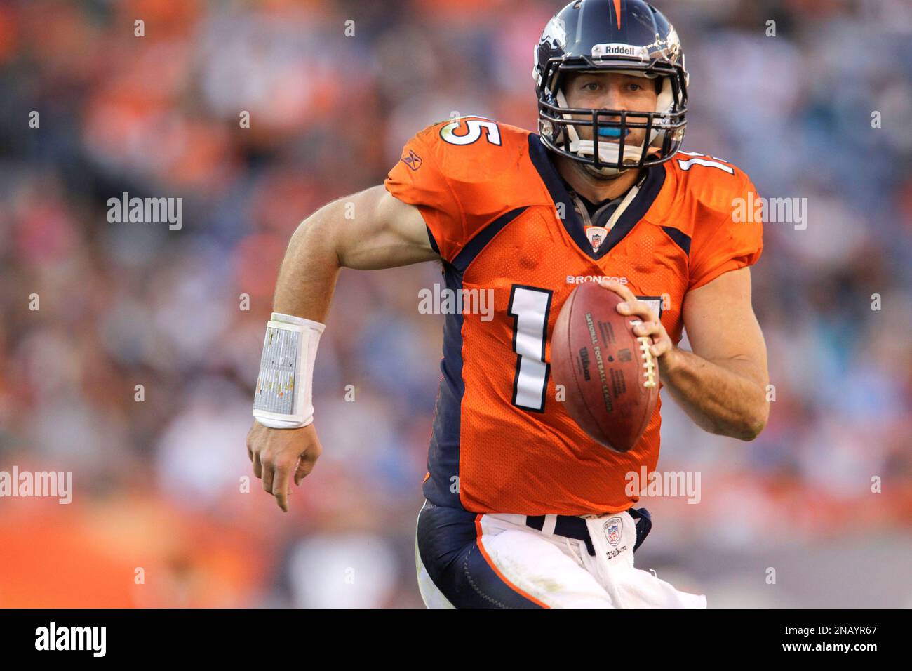 Denver Broncos quarterback Tim Tebow (15) runs the ball against the ...