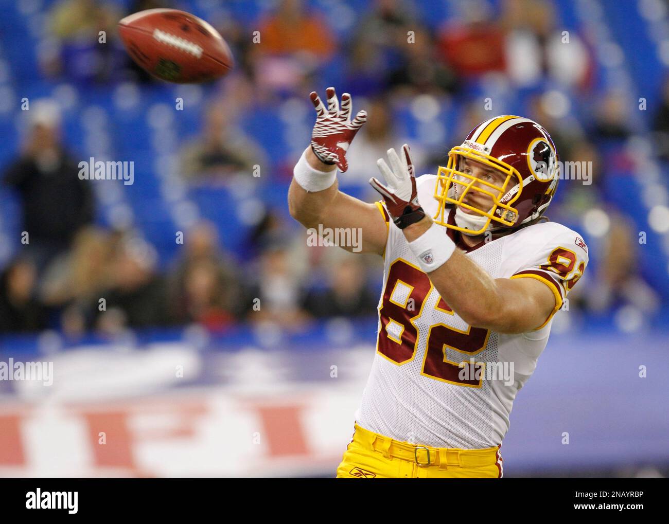 Washington Redskins' Logan Paulsen (82) catches the ball during warmups ...
