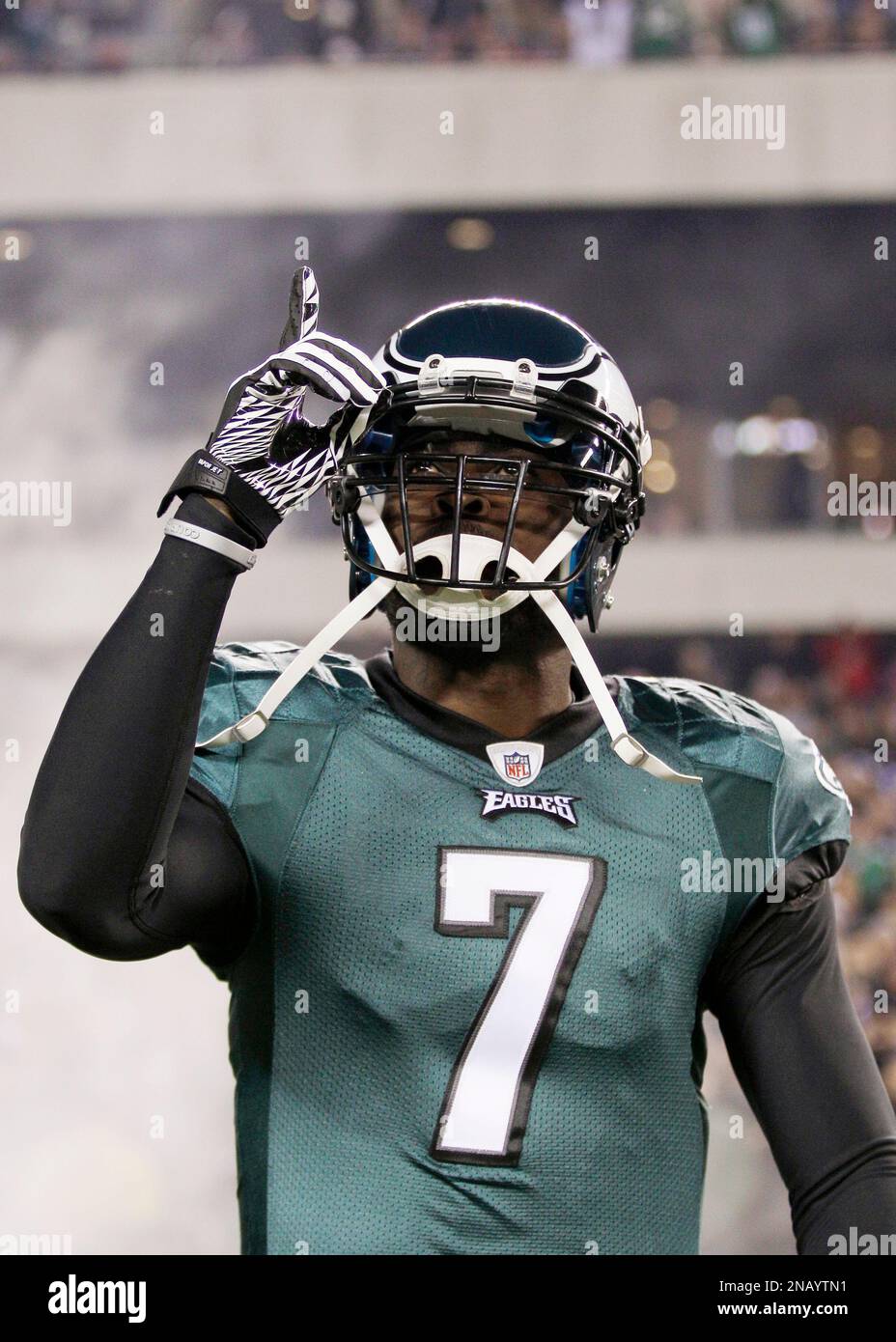 Philadelphia Eagles' Michael Vick is introduced before an NFL football ...