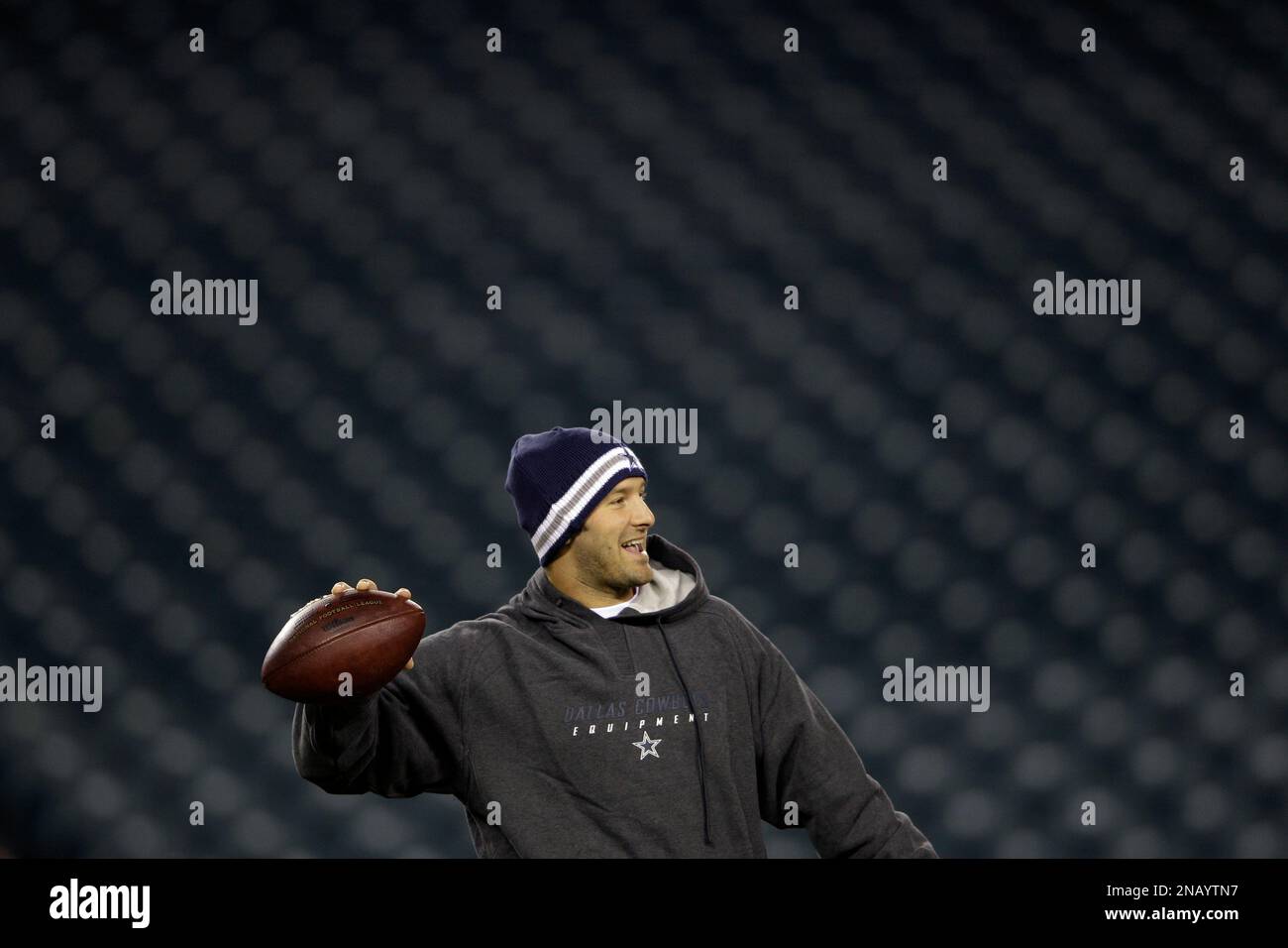 Dallas Cowboys' Tony Romo warms up before an NFL football game against ...