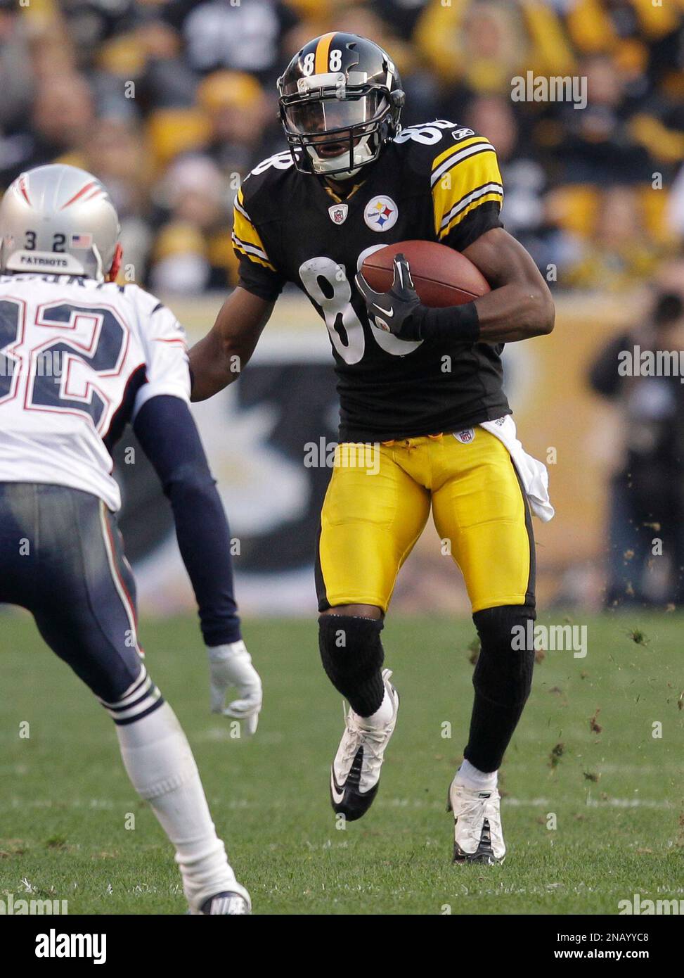 Pittsburgh Steelers receiver Emmanuel Sanders (88) runs after taking a ...