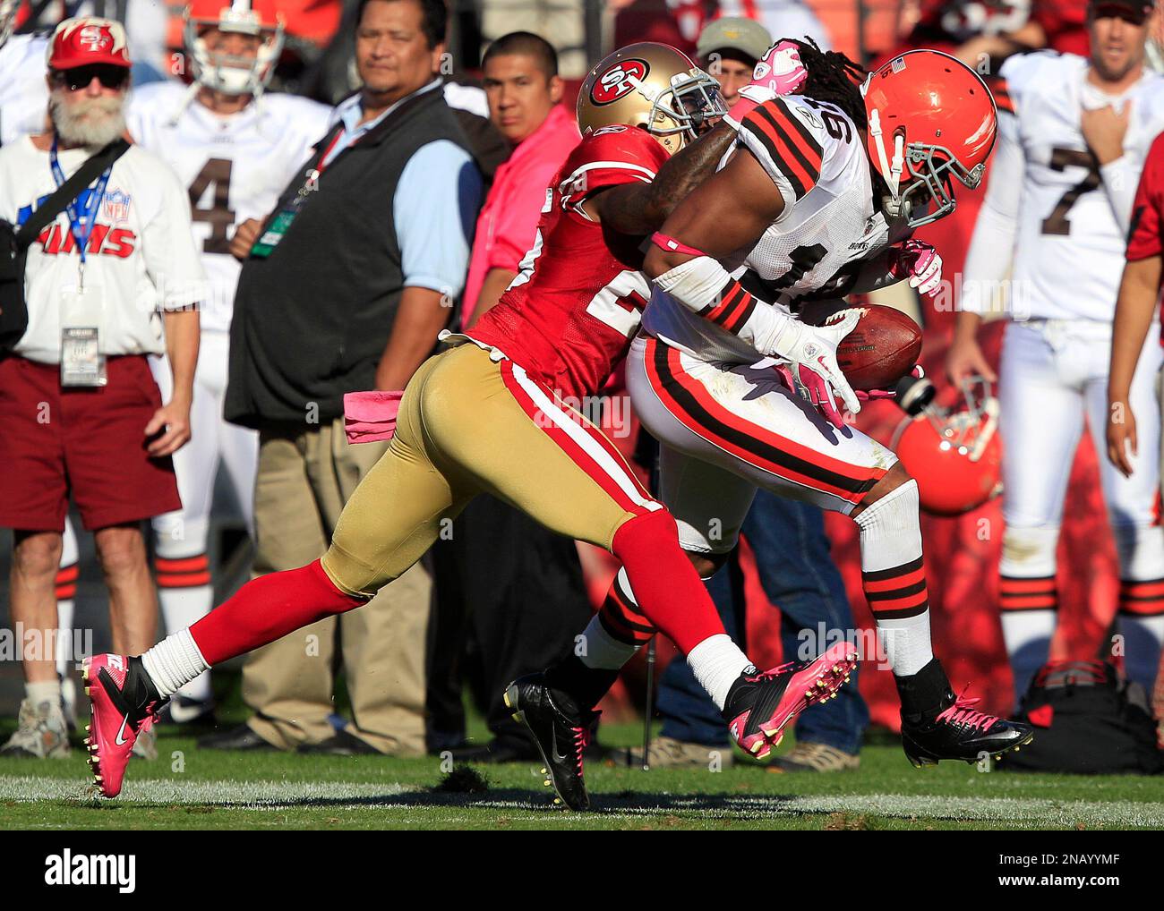 Cleveland Browns wide receiver Josh Cribbs (16) catches a 45-yard ...