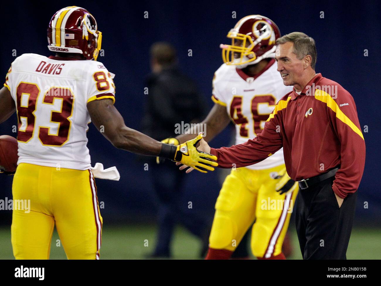 Washington Redskins coach Mike Shanahan greets Fred Davis (83) before ...