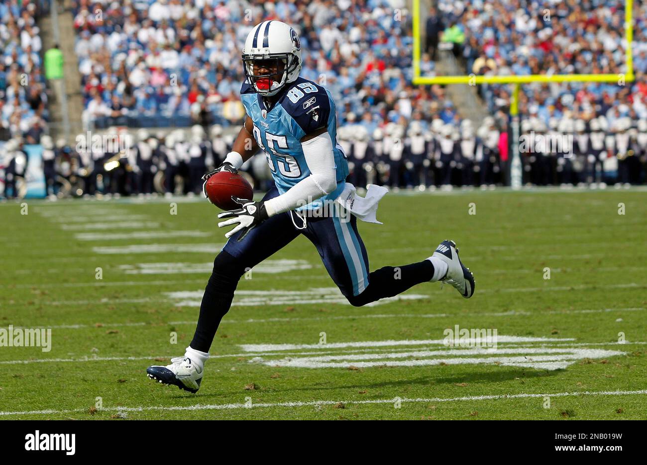 Tennessee Titans wide receiver Nate Washington runs untouched to the ...