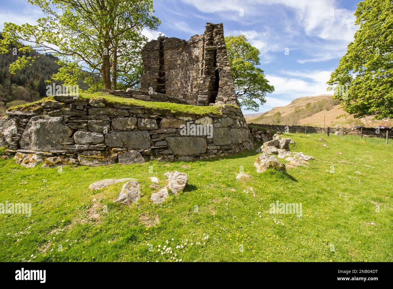 The ruins of the Dun Telve broch on a sunny spring morning Stock Photo ...