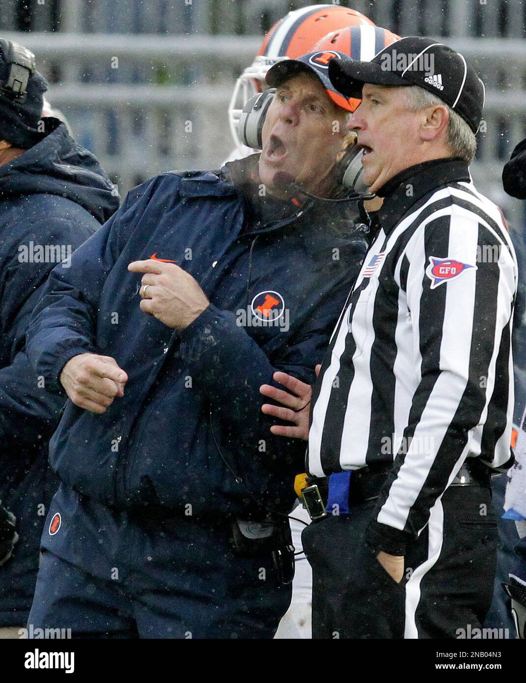 Illinois head coach Ron Zook, left, reacts to an intercepted pass ...