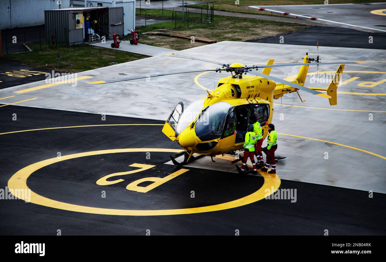 Italy helicopter helicopter rescue hi-res stock photography and images ...
