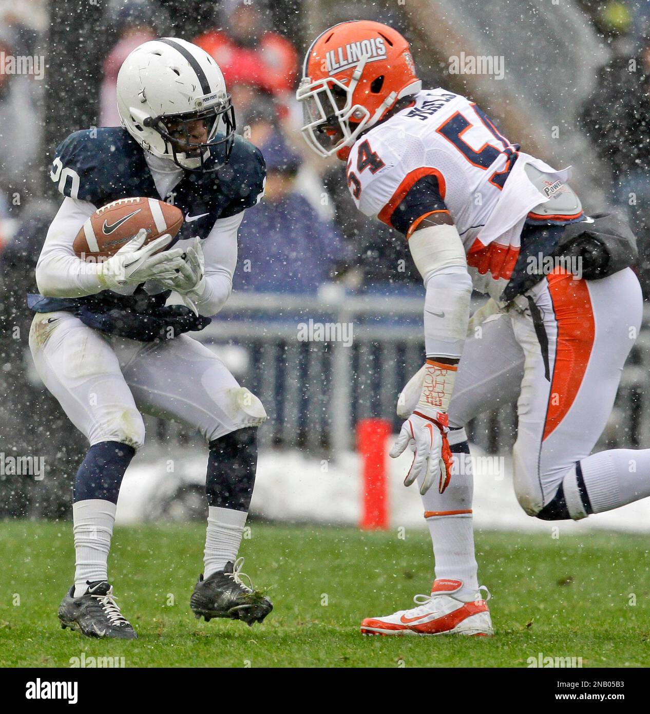 Penn State receiver Davon Smith (20) makes a catch as Illinois' Justin Staples (54) goes in for ...