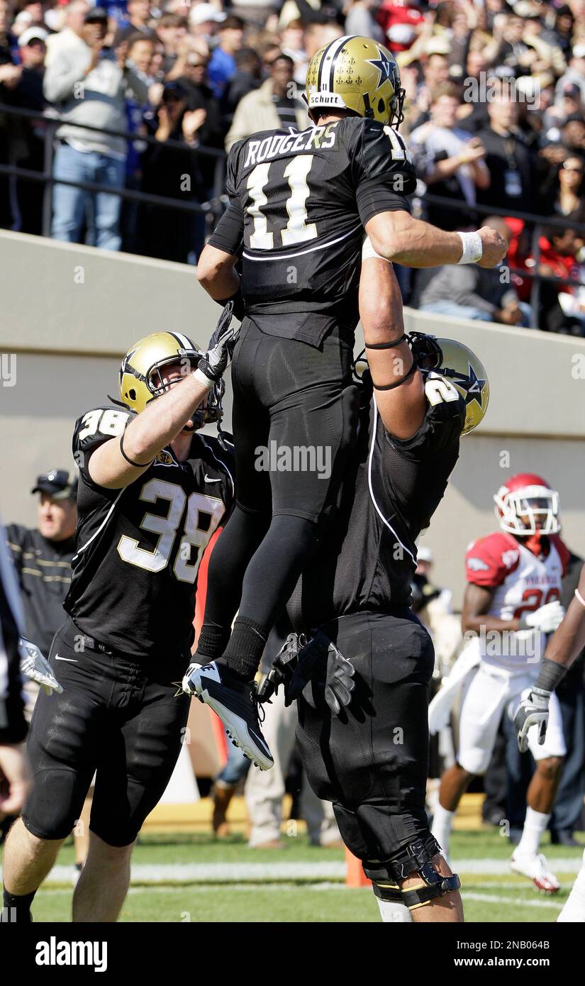 Vanderbilt quarterback Jordan Rodgers (11) celebrates with Fitz Lassing ...