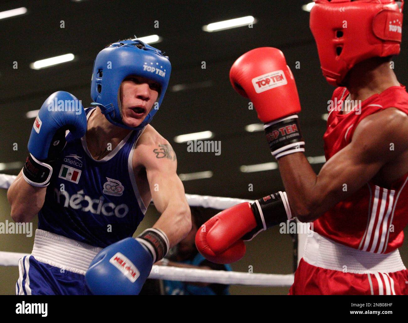 Cuba's Lazaro Alvarez, right, and Mexico's Oscar Valdez fight during a ...