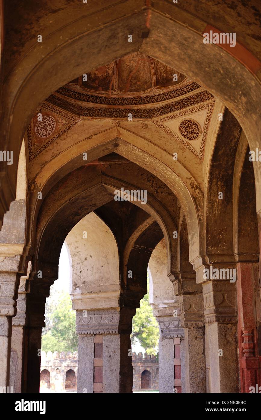 The textured archway passage in Humayun's Tomb building in Delhi Stock ...