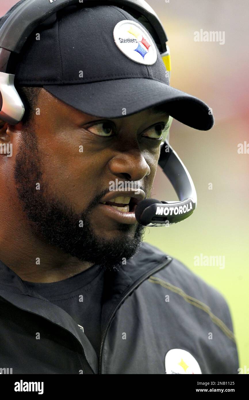 Pittsburgh Steelers head coach Mike Tomlin talks into his headset ...