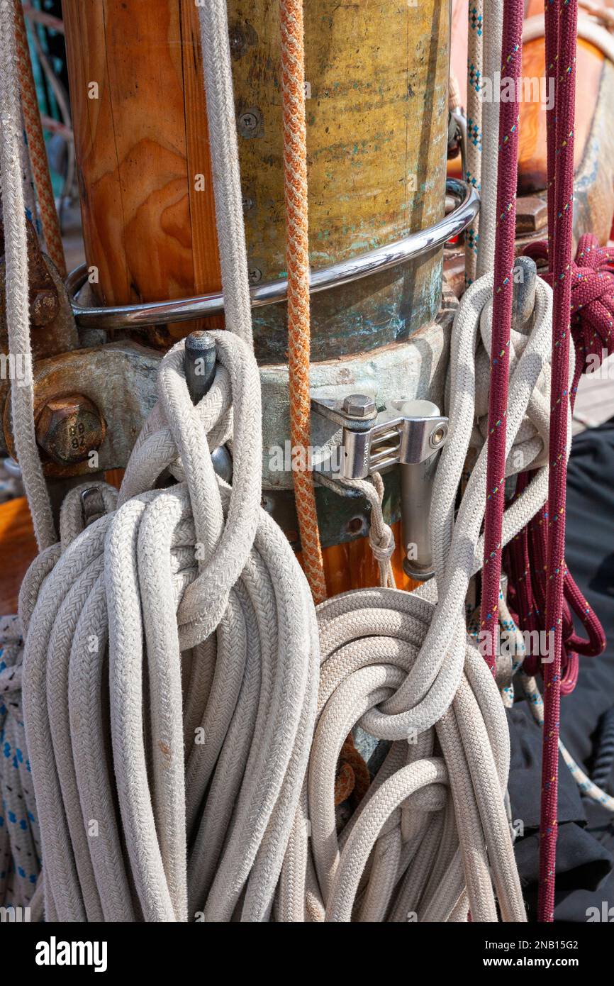 The traditional gaff cutter "Jolie Brise": close-up of the mast foot ...