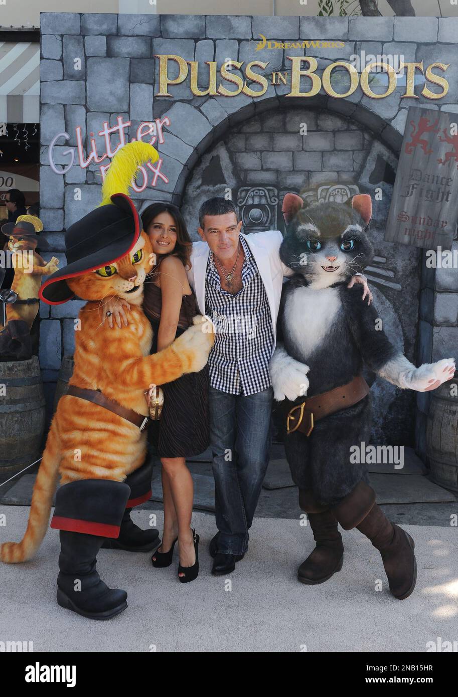 Selma Hayak, at left, and Antonio Banderas arrive at the premiere of ...