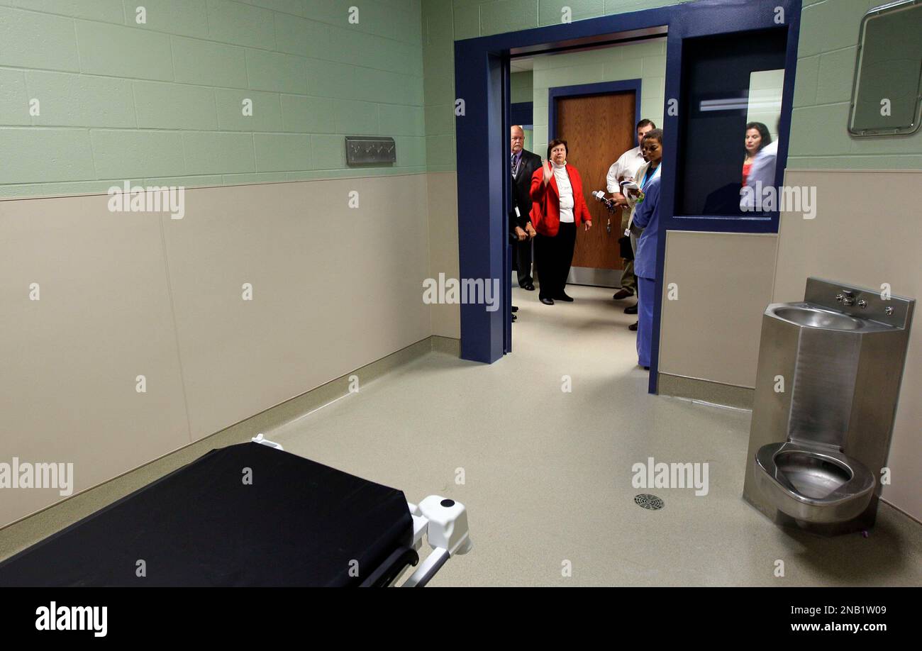 Deputy Warden Mike Munns, left, and Jennie Lancaster, Chief Deputy ...