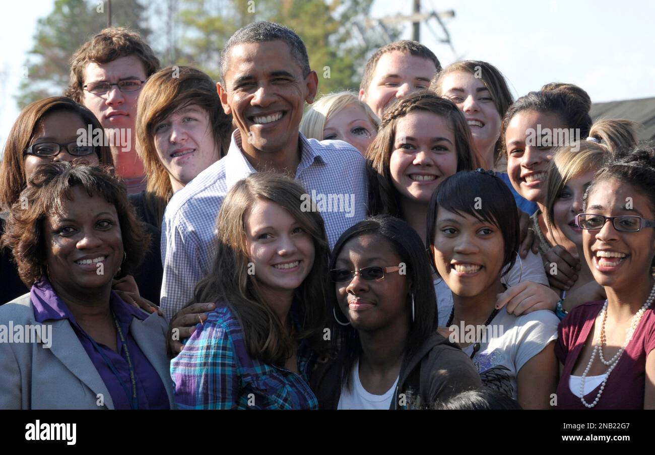 President Barack Obama visits with Bluestone High School students in ...