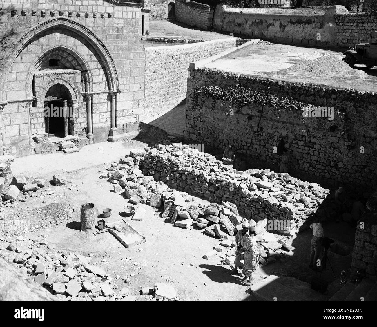 At The Cistern Of The Garden Tomb Pictures