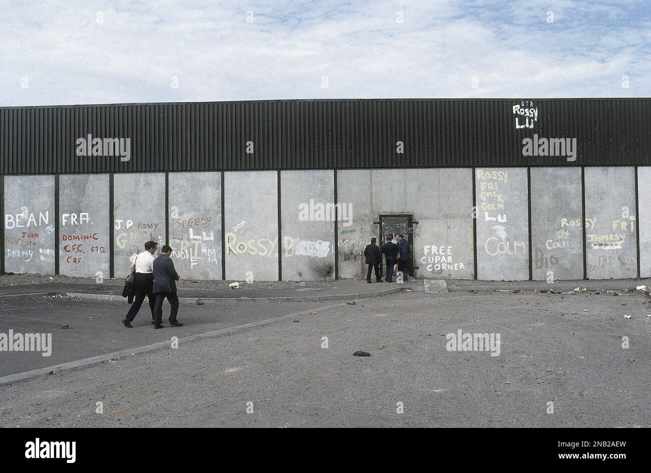 Belfast’s ‘Berlin Wall’, dividing Belfast’s Catholic and Protestant ...