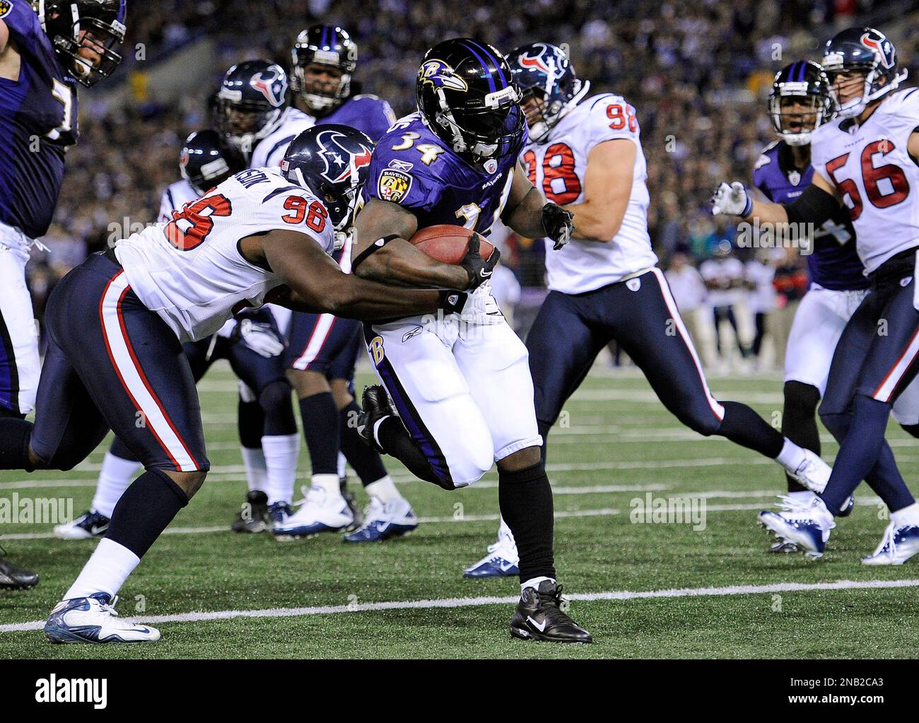 Baltimore Ravens running back Ricky Williams, center, runs past Houston ...