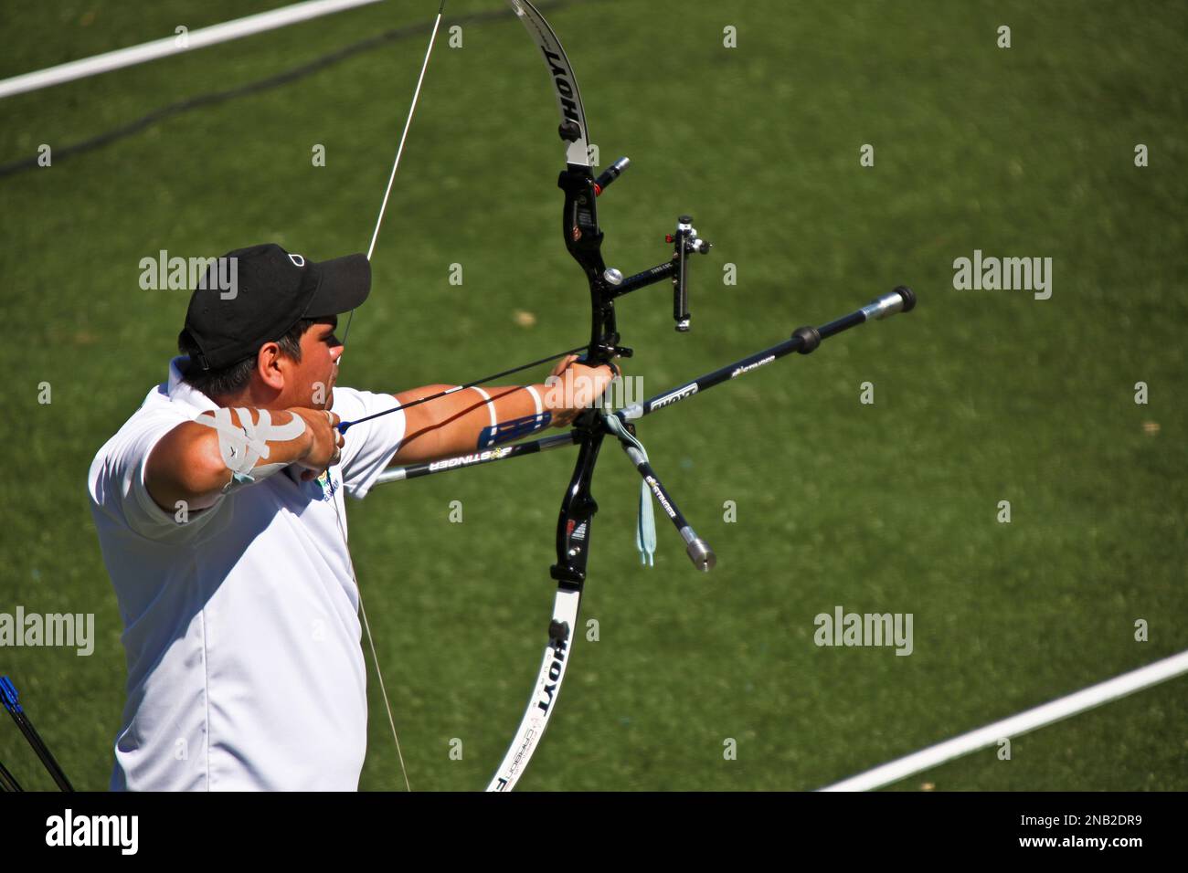 El Salvador's Miguel Angel Veliz practices ahead of archery ...