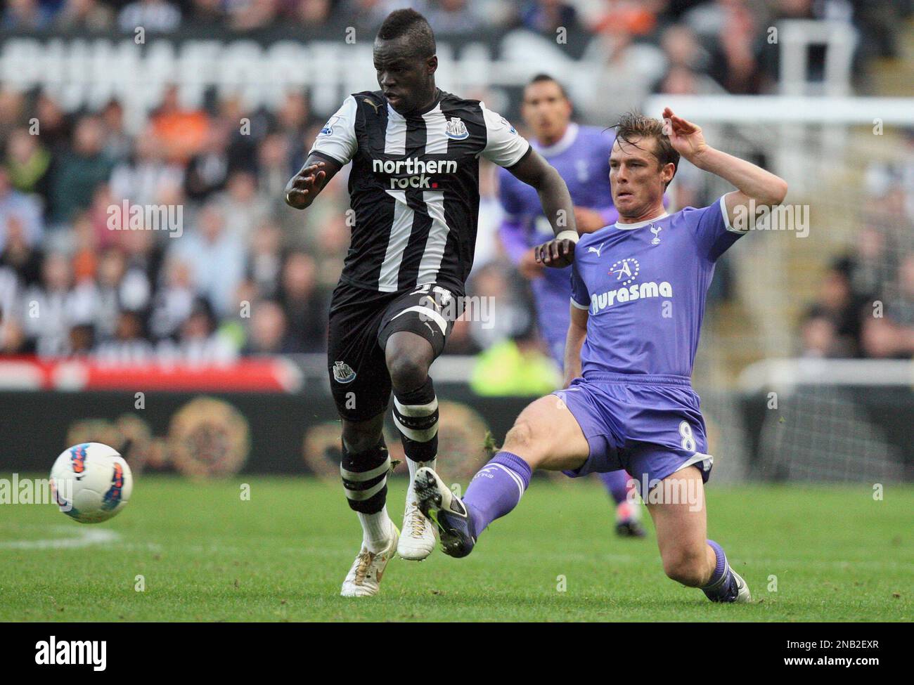 Tottenham Hotspur's Scott Parker, right, has a shot towards goal past ...