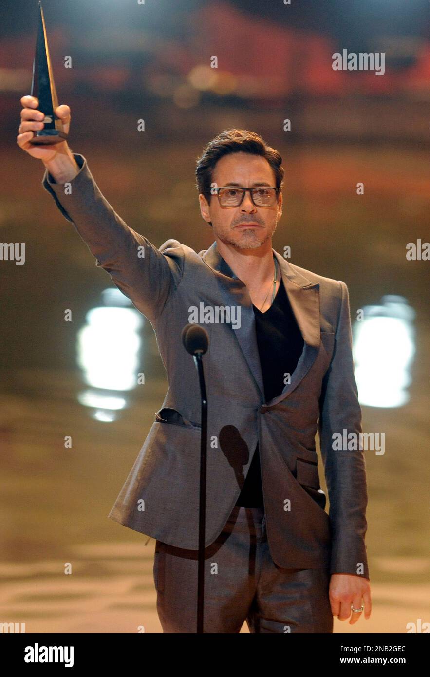 Actor Robert Downey Jr. accept the Hero Award at the 2011 Scream Awards ...
