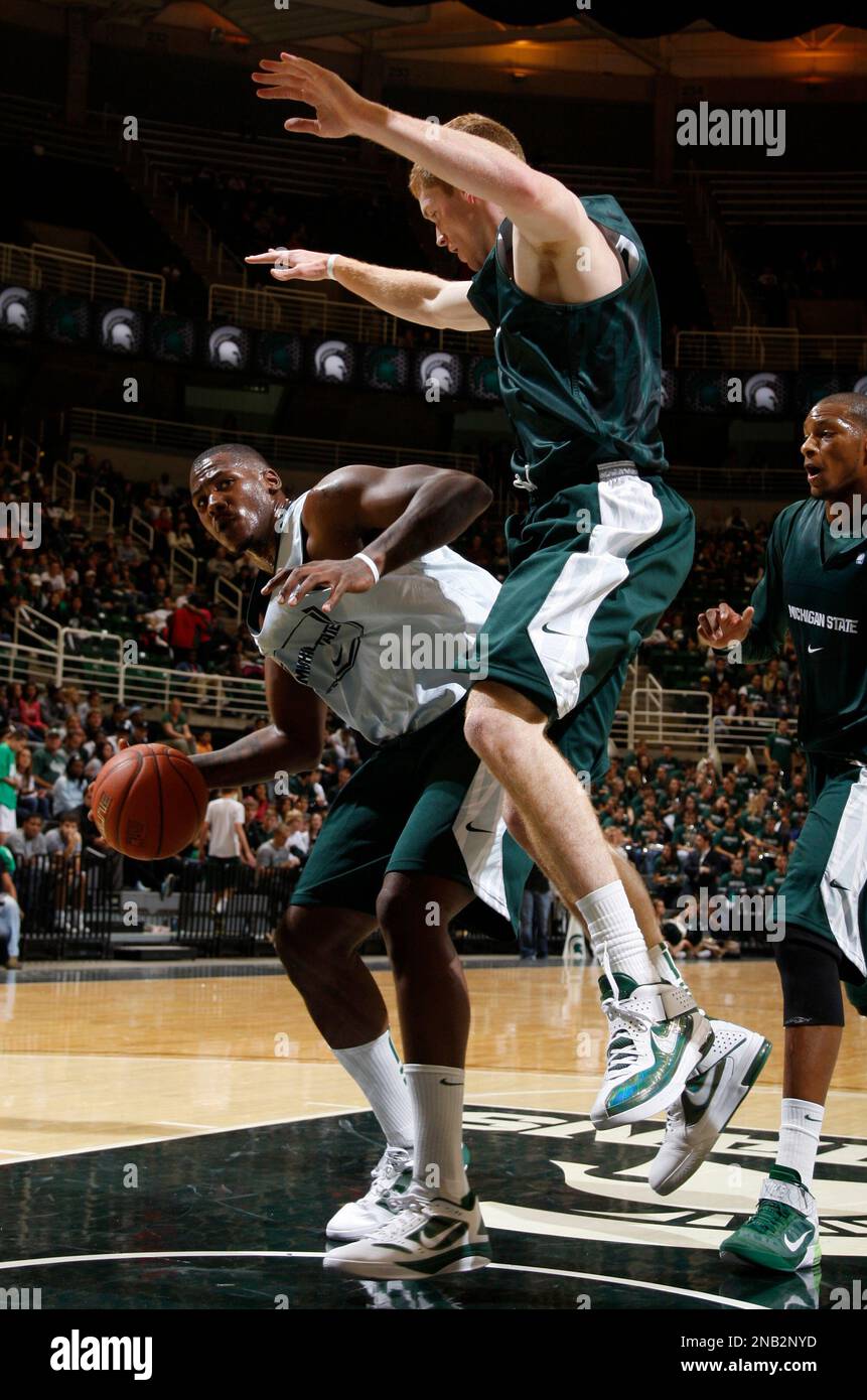 Michigan State's Derrick Nix, left, manuevers for a shot against ...