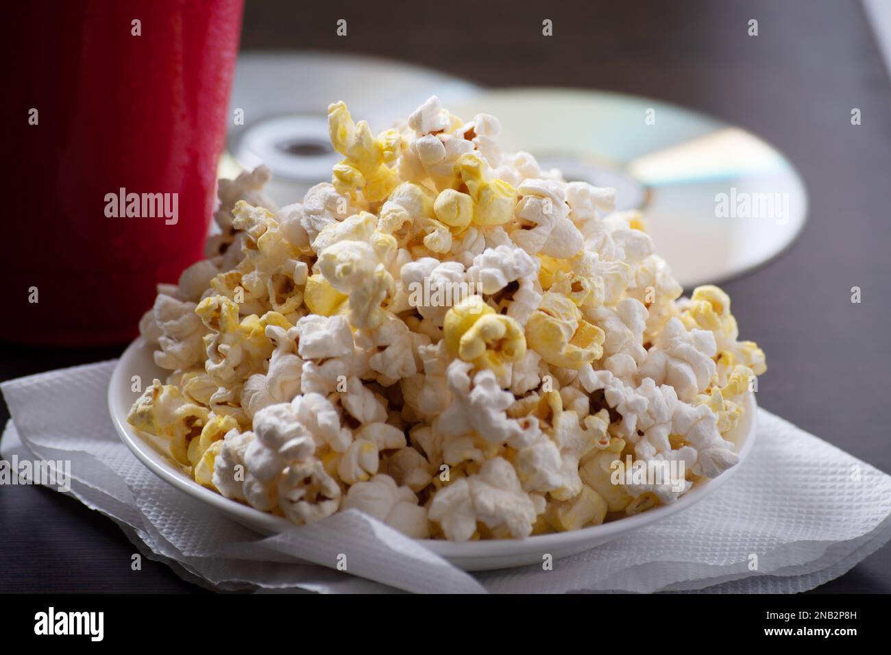 Popcorn plate hi-res stock photography and images - Alamy