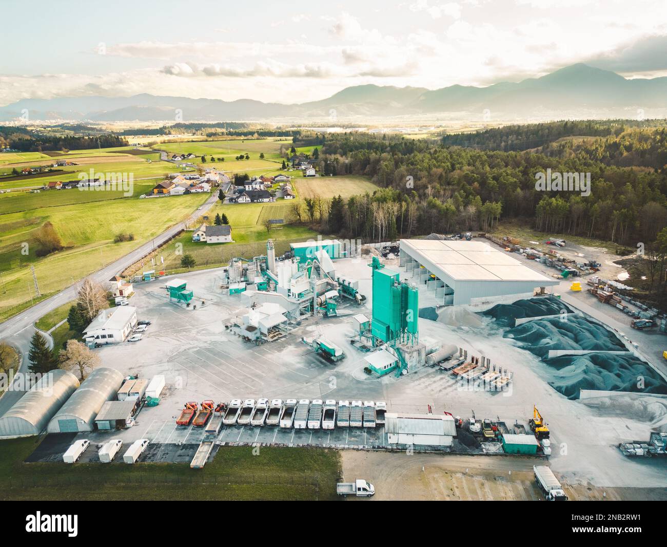 Aggregate bins hi-res stock photography and images - Alamy