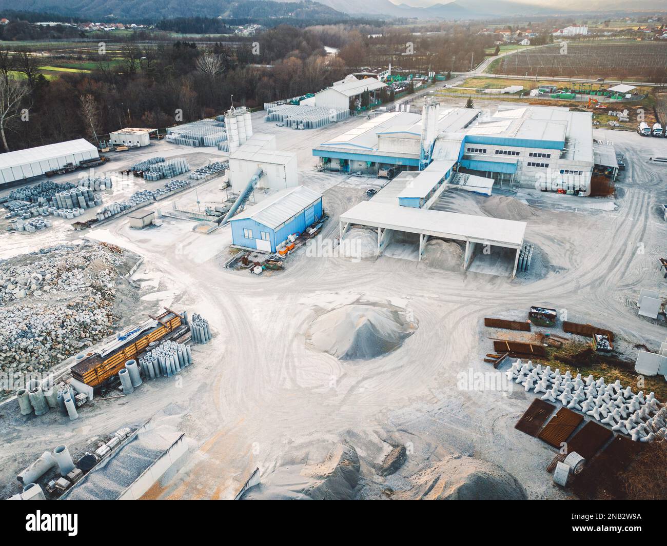 Aggregate bins hi-res stock photography and images - Alamy