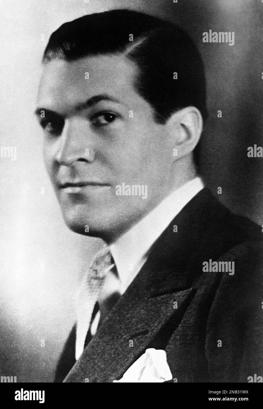 Peter Arno, the American cartoonist shown around June 19, 1931. (AP ...