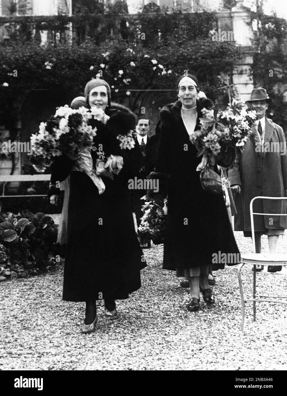 Queen Marie of Romania, left, and the Grand Duchess Victoria Feodorovna ...