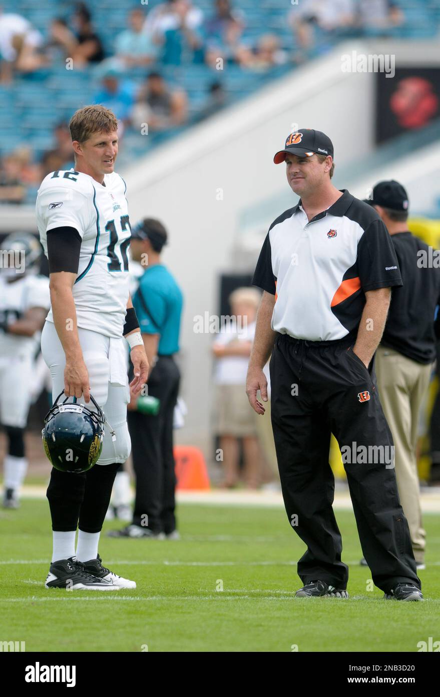 Jacksonville Jaguars quarterback Luke McCown (12), left, and Cincinnati ...