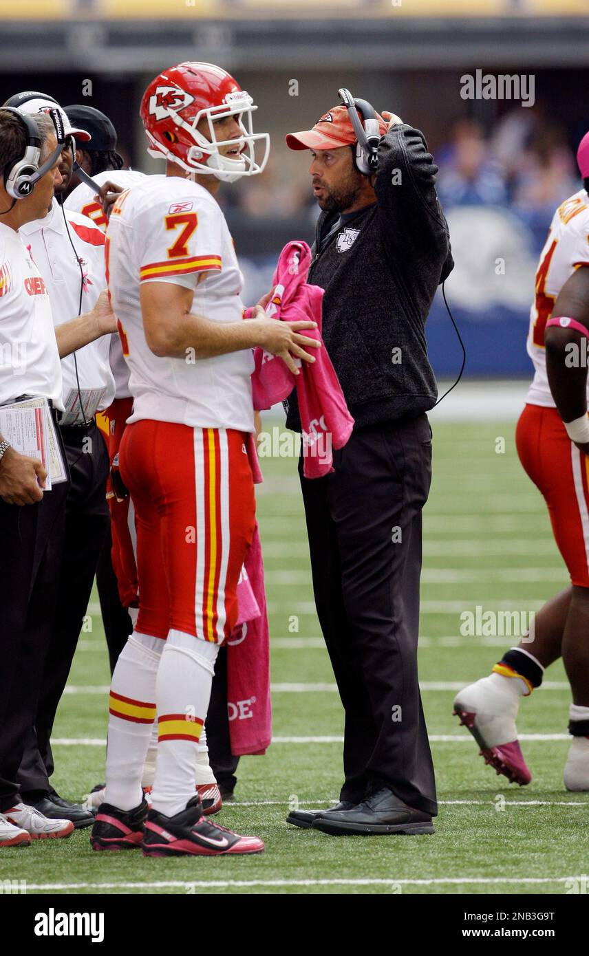 Kansas City Chiefs quarterback Matt Cassel, left, talks with head coach ...