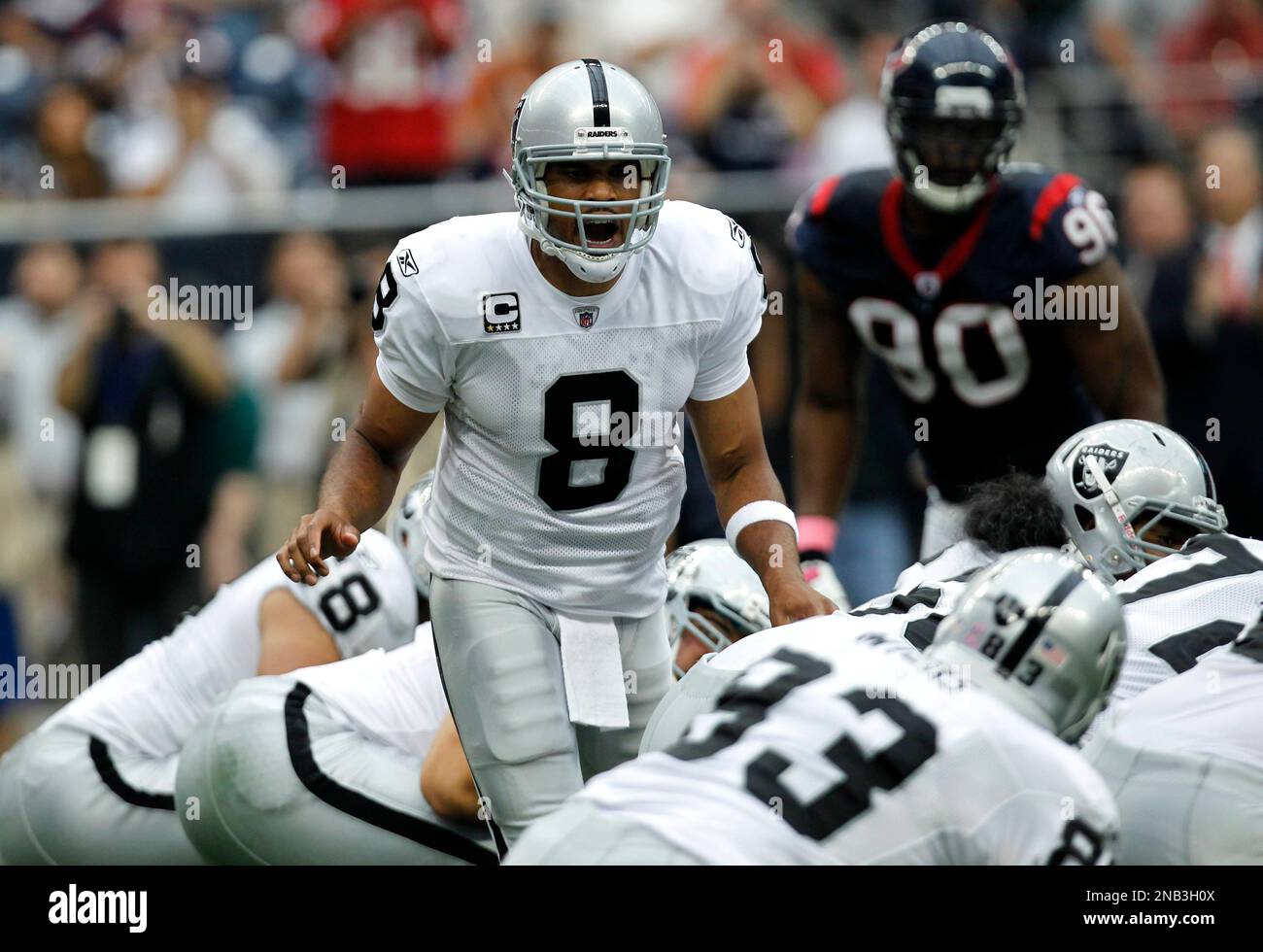Oakland Raiders quarterback Jason Campbell (8) calls out a play at the ...