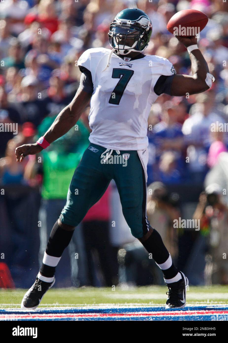Philadelphia Eagles quarterback Michael Vick throws the ball against ...