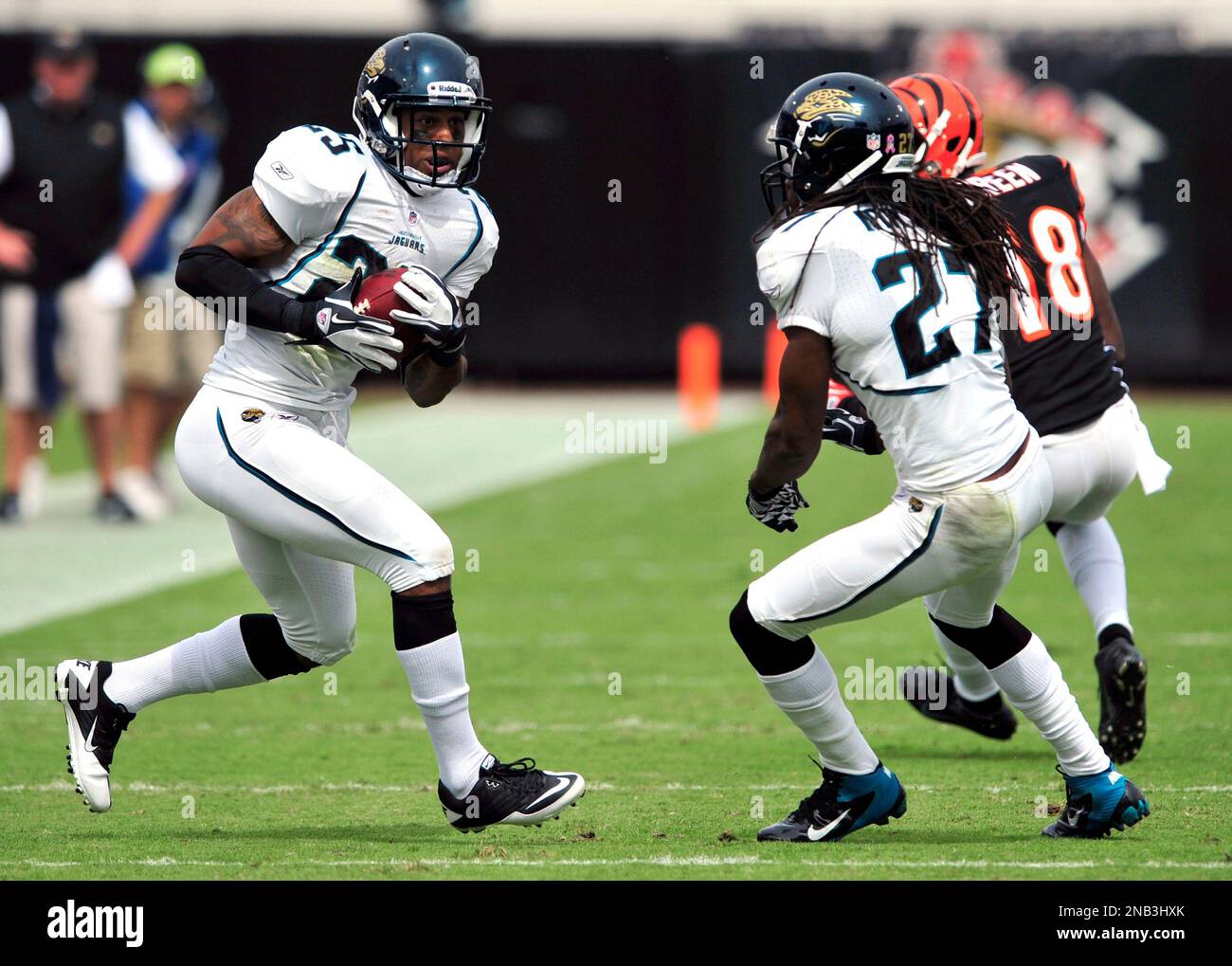 Jacksonville Jaguars strong safety Dwight Lowery (25) catches an interception in the first half ...
